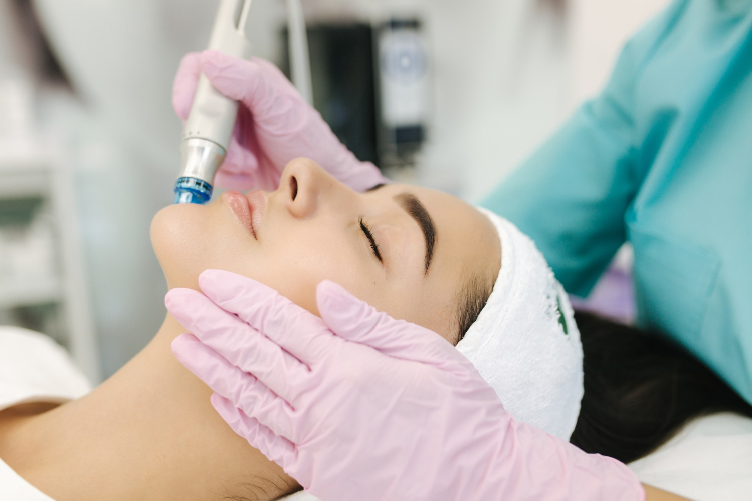 HydraFacial Treatment in Hyderabad | Cost, Steps & Benefits